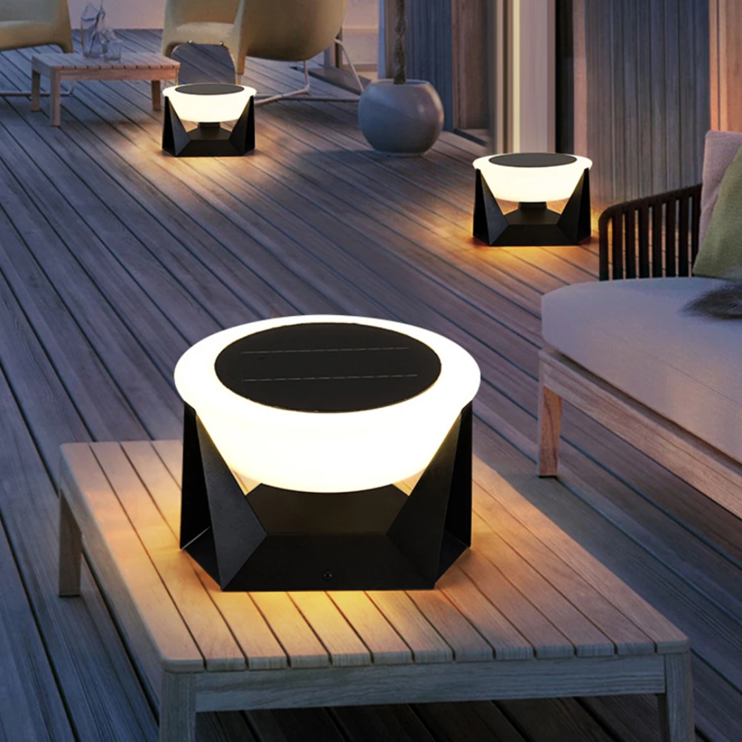 Zenith Dual-Powered Outdoor Light | Corazon Living